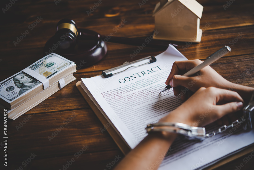 The hand was handcuffed by writing a contract, the concept was forced ...