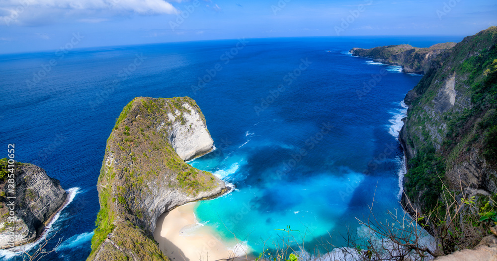 Aerial view of Kelingking Beach aka T-Rex Head Beach in Nusa Penida ...