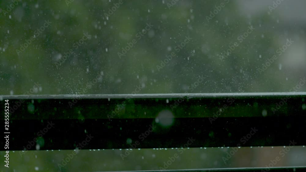 SLOW MOTION, CLOSE UP, DOF: Cinematic shot of raindrops falling from ...