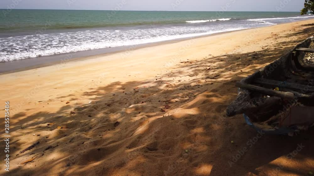 Plage de Kribi au Cameroun / Kribi Beach in Cameroon Stock ビデオ | Adobe ...