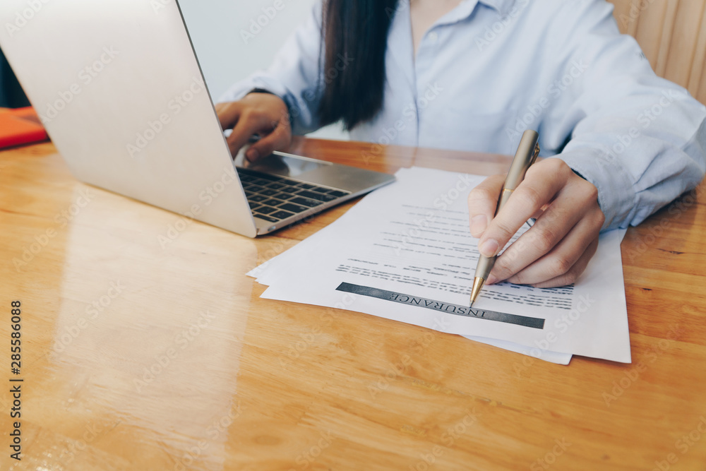 Insurance agent explain insurance policy to customer at the table in ...