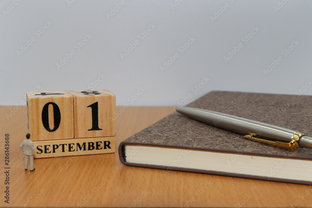 September 1 , a calendar photo from the wood The table top consists of ...