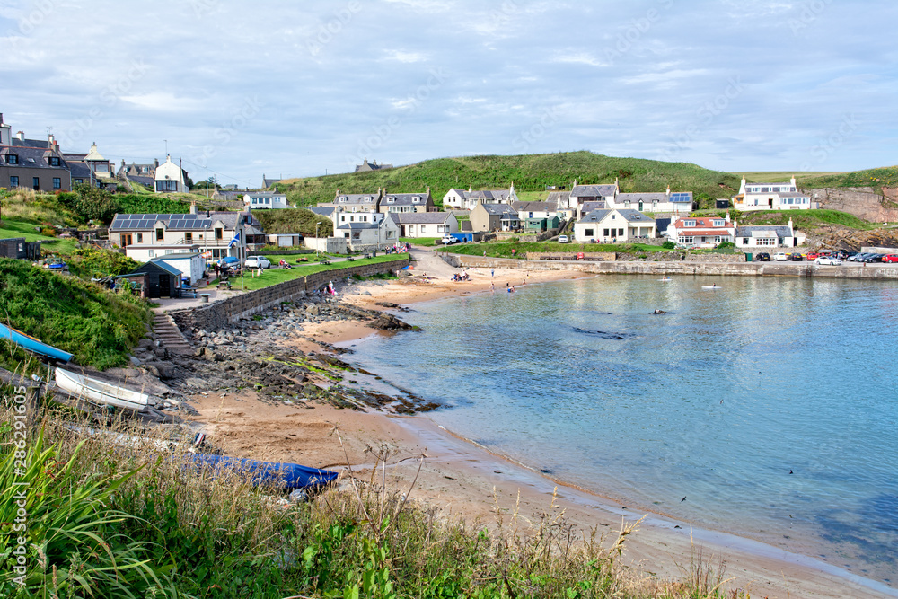 Collieston beach in Aberdeenshire in Scotland. Sunny day at the beach ...