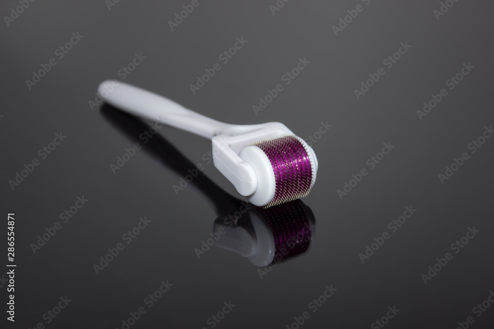 Mezoroller, dermaroller, mesotherapy skin tool. A mesoroller with a ...