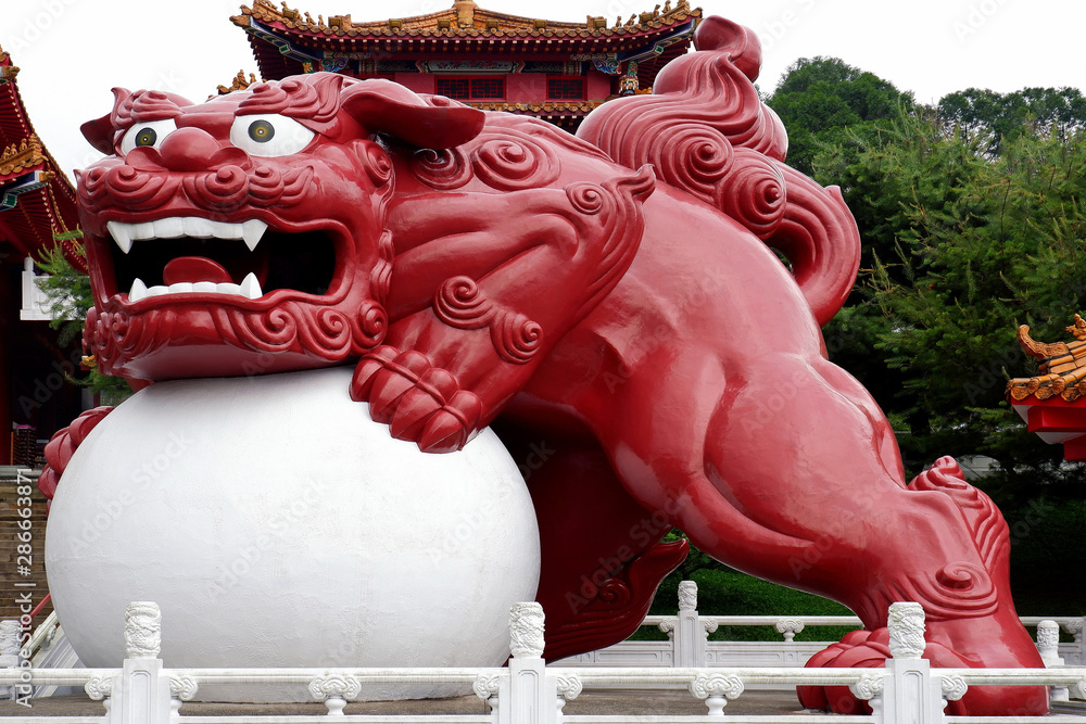 Large Statue of Red Guardian Lion at Wenwu Temple, Sun Moon Lake ...
