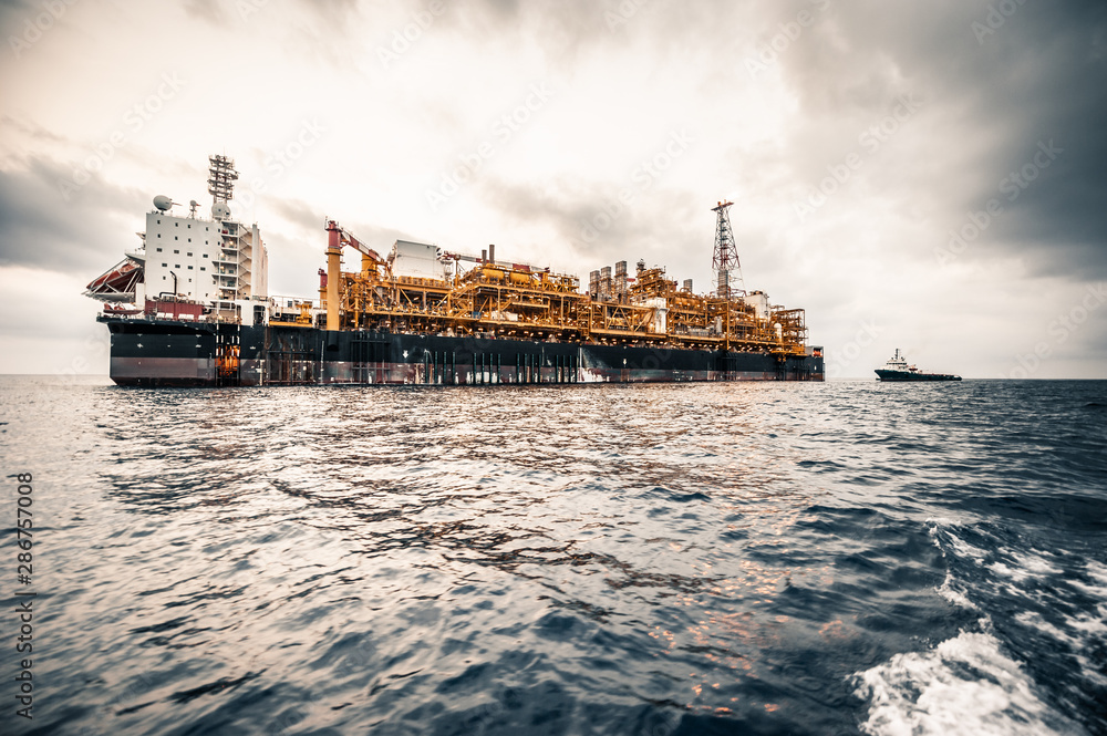 Side view of a floating storage and offloading vessel Stock Photo ...