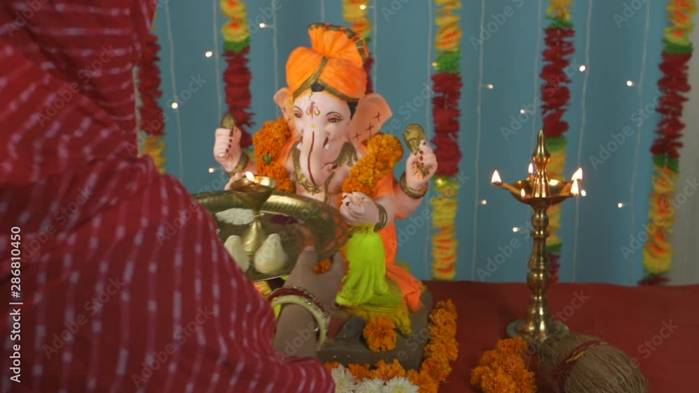 Vidéo Stock Overhead shot of an Indian female worshipping Lord Ganesha ...