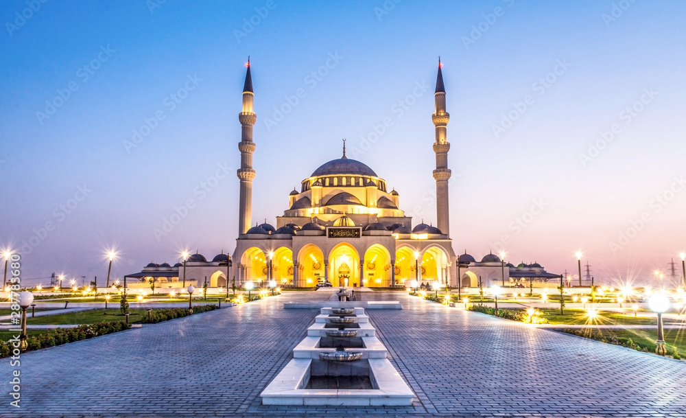 Largest Mosque in Sharjah beautiful traditional Islamic architecture ...