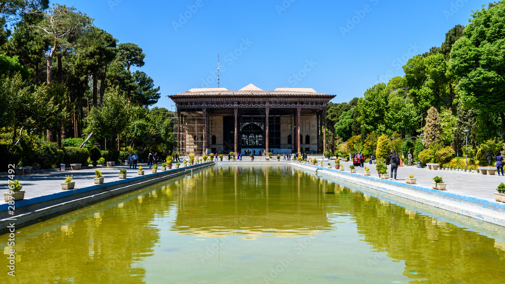 Chehel Sotoun (Chihil Sutun or Chehel Sotoon) Forty Columns pavilion in ...