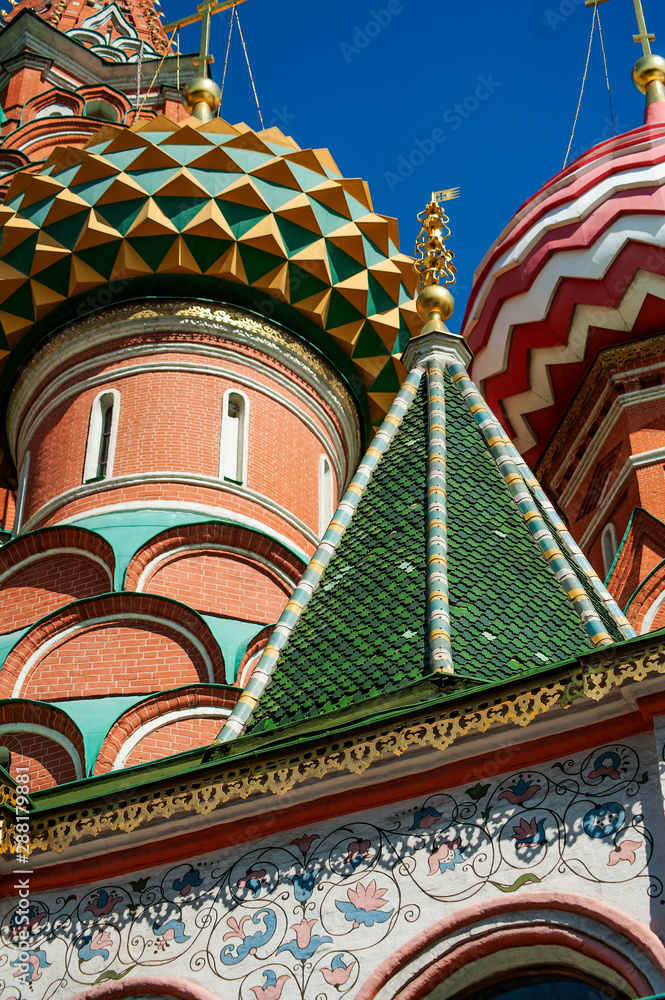 Foto de St. Basil's Cathedral in Moscow was built in 1555-1561 in honor ...