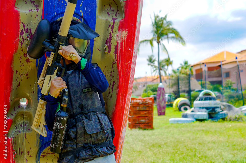 Niño jugando gotcha Stock Photo | Adobe Stock
