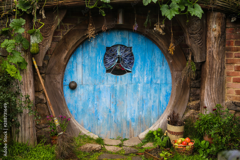 Hobbit Hole / House at Hobbiton Movie Set for Lord of the Rings and ...