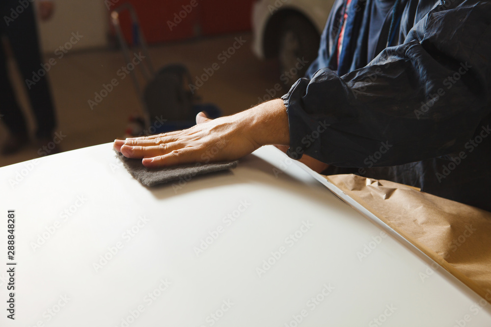 Car body surface treatment process before painting to remove dust ...