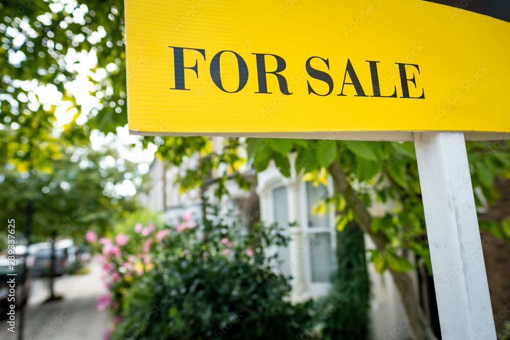 House 'For Sale' sign on suburban street of houses Stock Photo | Adobe ...