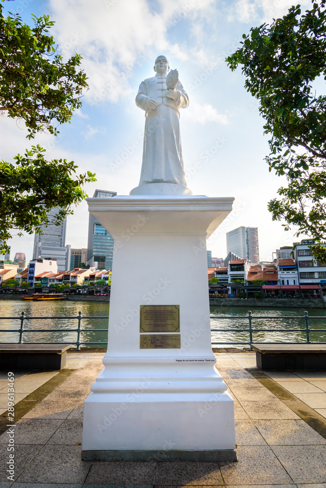 Statue of Tan Tock Seng arrived from Melaka in Singapore in 1819 his ...