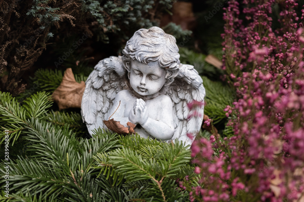 Foto de Engel auf einem Grab auf dem Friedhof der Segensgemeinde in ...