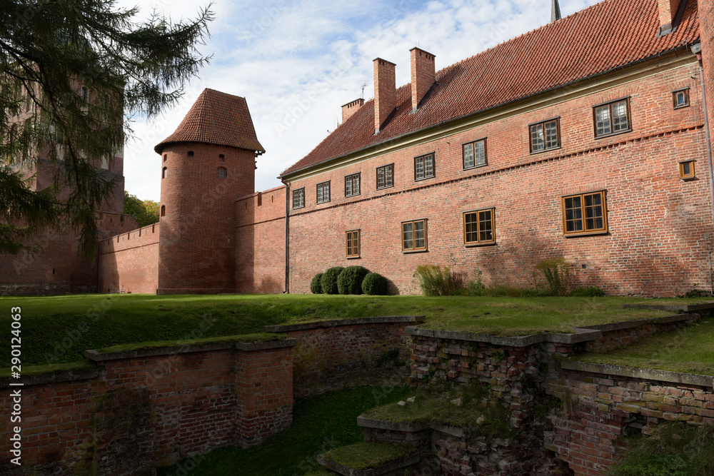 Domhügel mit Dombezirk, der mittelalterlichen Festungsanlage, dem ...