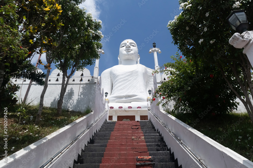 The Bahirawakanda White Buddha Statue is located alongside the Sri Maha ...