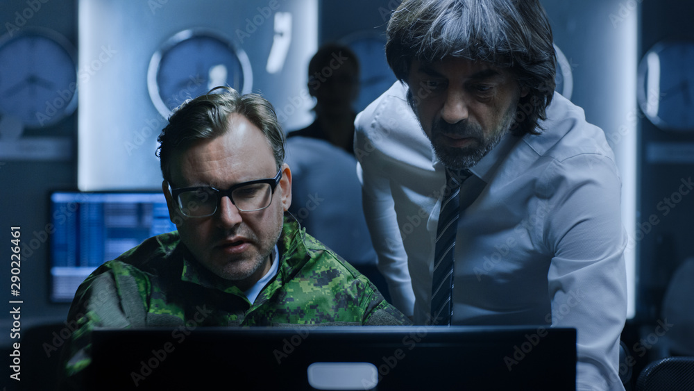 Government Chief of Cyber Security Has Problem Solving Discussion with ...