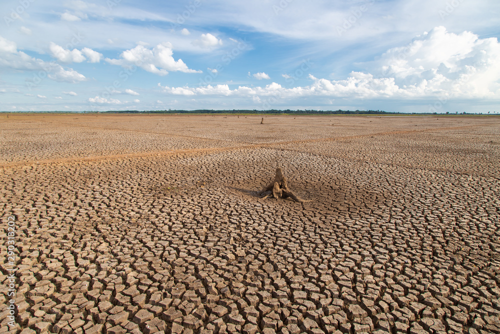 Drought of water sources. The impact of rain does not fall seasonally ...