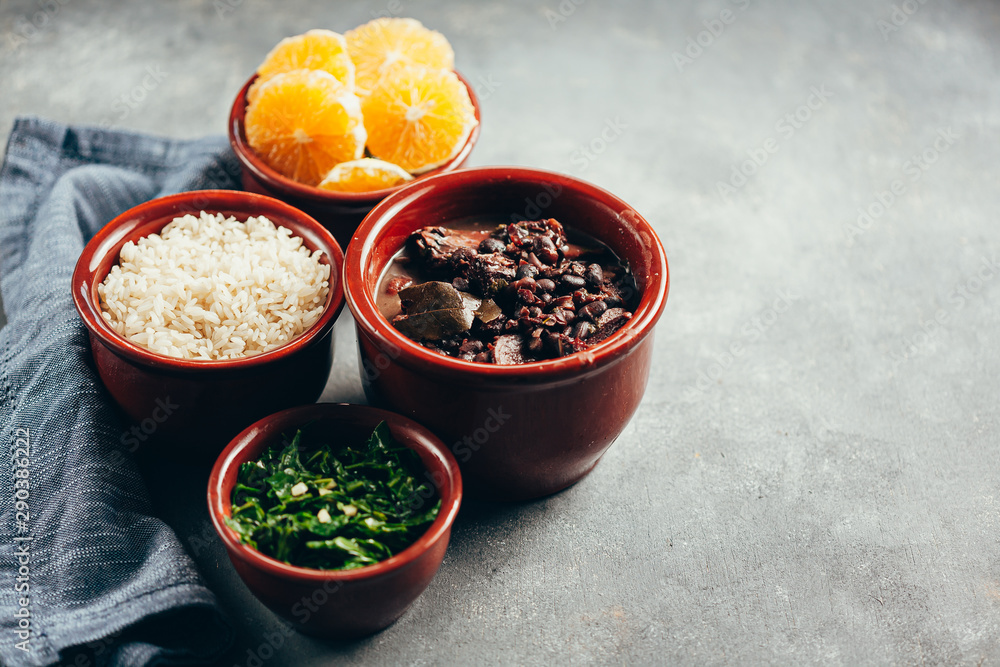 Foto de Brazilian Feijoada Food. Typical dish of brazilian cuisine do ...