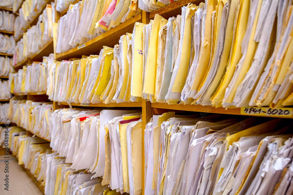 Medical files with patient information in doctor's office, foto de ...