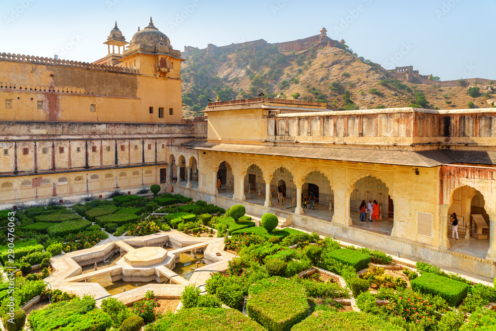Amazing view of the Sheesh Mahal and scenic green garden Stock Photo ...