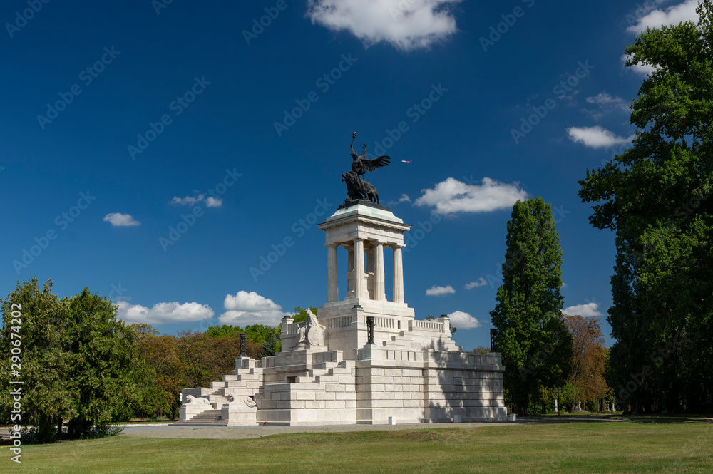 Mausoleum of Lajos Kossuth famous Hungarian politician from Kerepesi Cemetery Budapest Stock ...