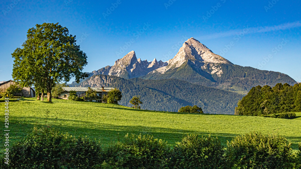 Beautiful alpine view with the famous Watzmann summit near ...