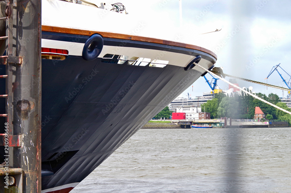 Luxus Yacht Kreuzfahrtschiff Bug Sea Dream 1 im Hafen Hamburg mit ...