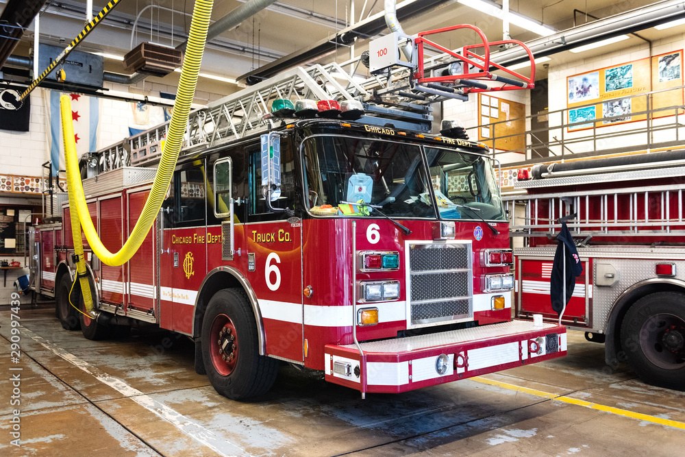 Foto de CHICAGO, ILLINOIS, USA - OCTOBER 10, 2018: The fireman's ...