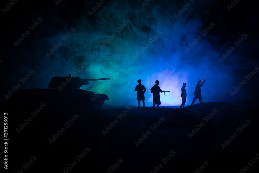 Battle scene. Military silhouettes fighting scene on war fog sky ...
