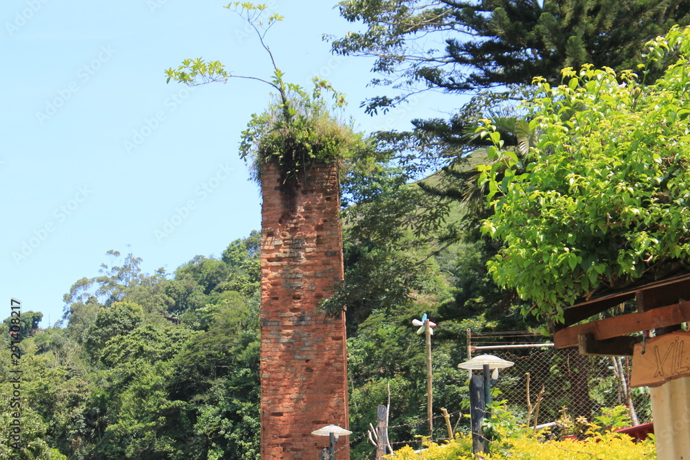 Chimenea de las antiguas salinas de Guaca. Heliconia, Antioquia ...