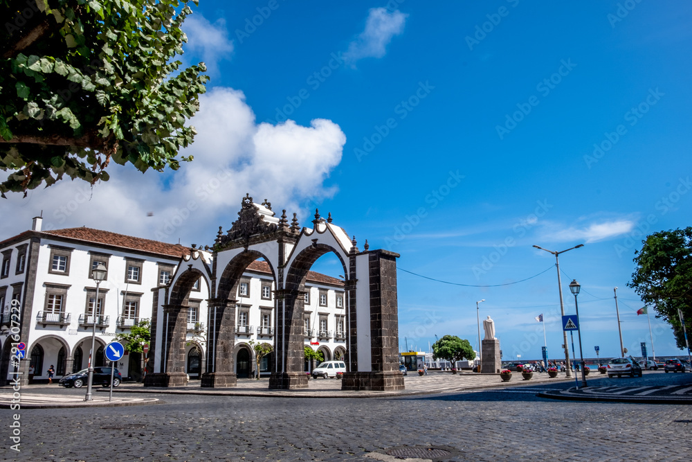 Foto de Azores, Portas da Cidade (City Gates Entrance), Ponta Delgada ...
