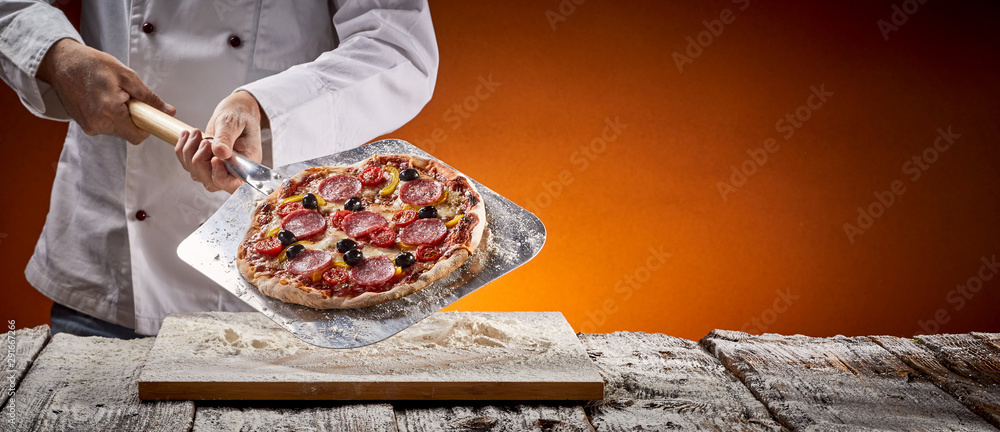 Foto de Chef with a delicious homemade pepperoni pizza do Stock | Adobe ...