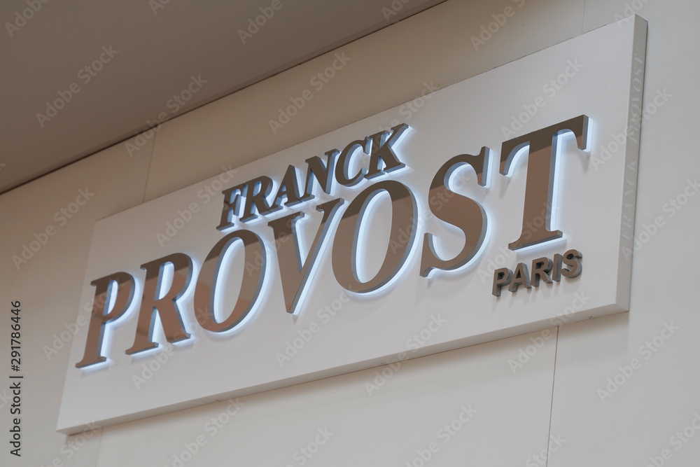 Franck Provost logo shop front of store local hairdresseur salon French ...