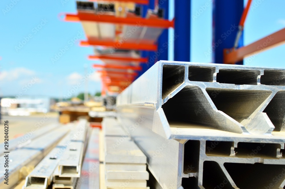 Storage of the Aluminium Profiles for Industry assembly production Line ...