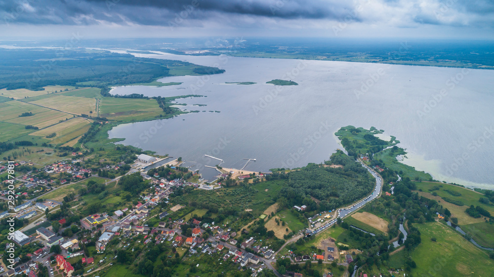 Foto de Stepnica - miasto, port morski i marina nad zalewem ...