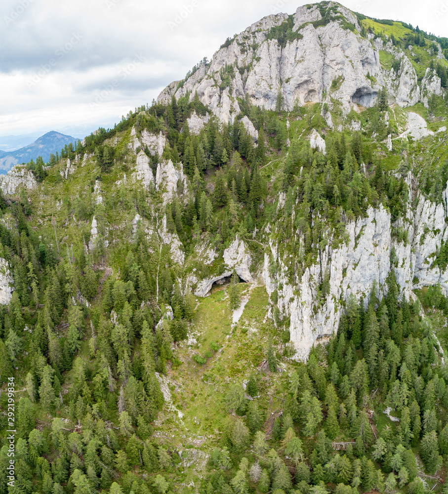 Foto de Potok Cave (Slovene: Potocka zijalka or Potocka zijavka ) is a ...