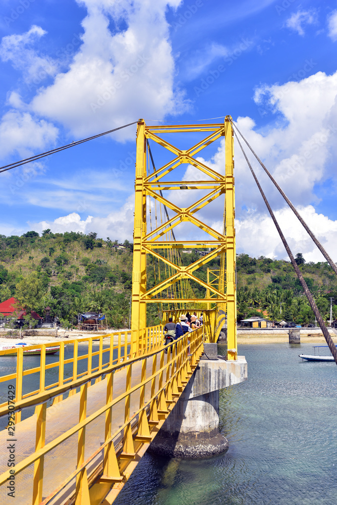 Yellow Bridge (Jembatan Kuning) connecting Nusa Ceningan and Nusa ...