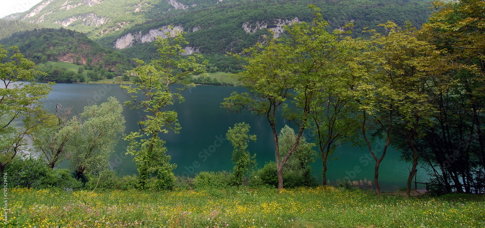 Tennosee - Lago di Tenno – beliebtes Ausflugsziel oberhalb des ...