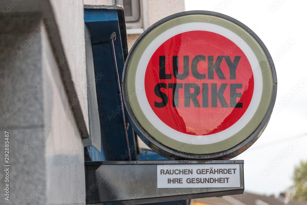 Lucky Strike Logo Wallpaper