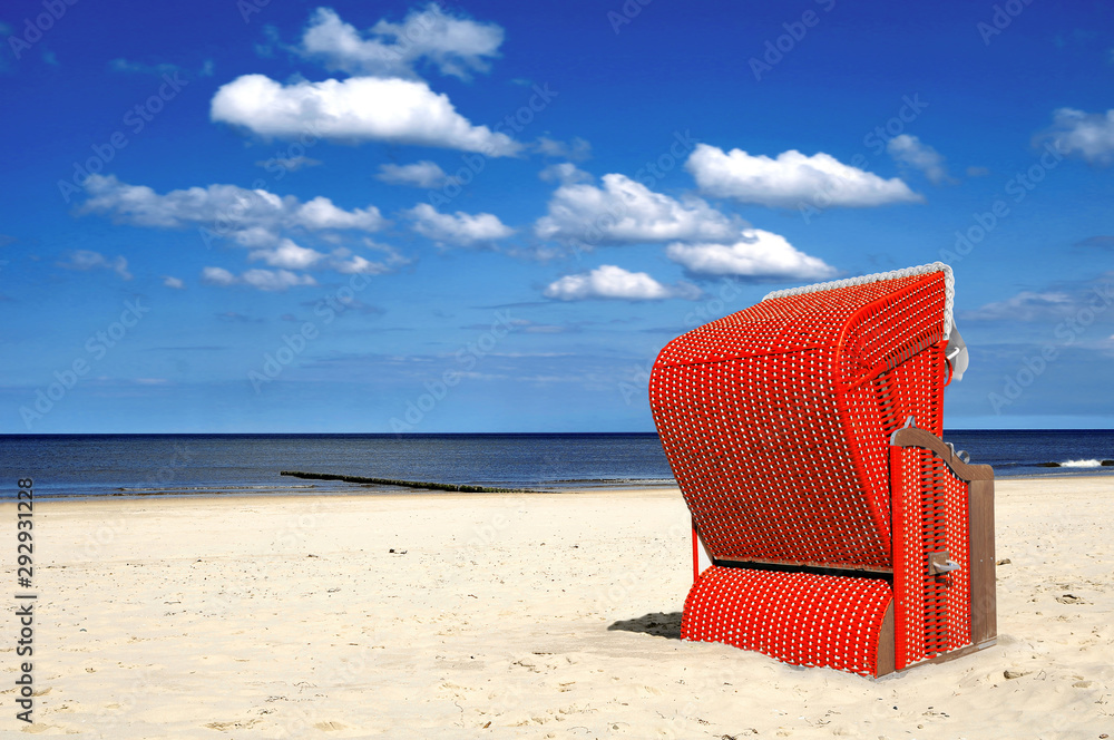 Roter Strandkorb am Meer Stock Photo | Adobe Stock
