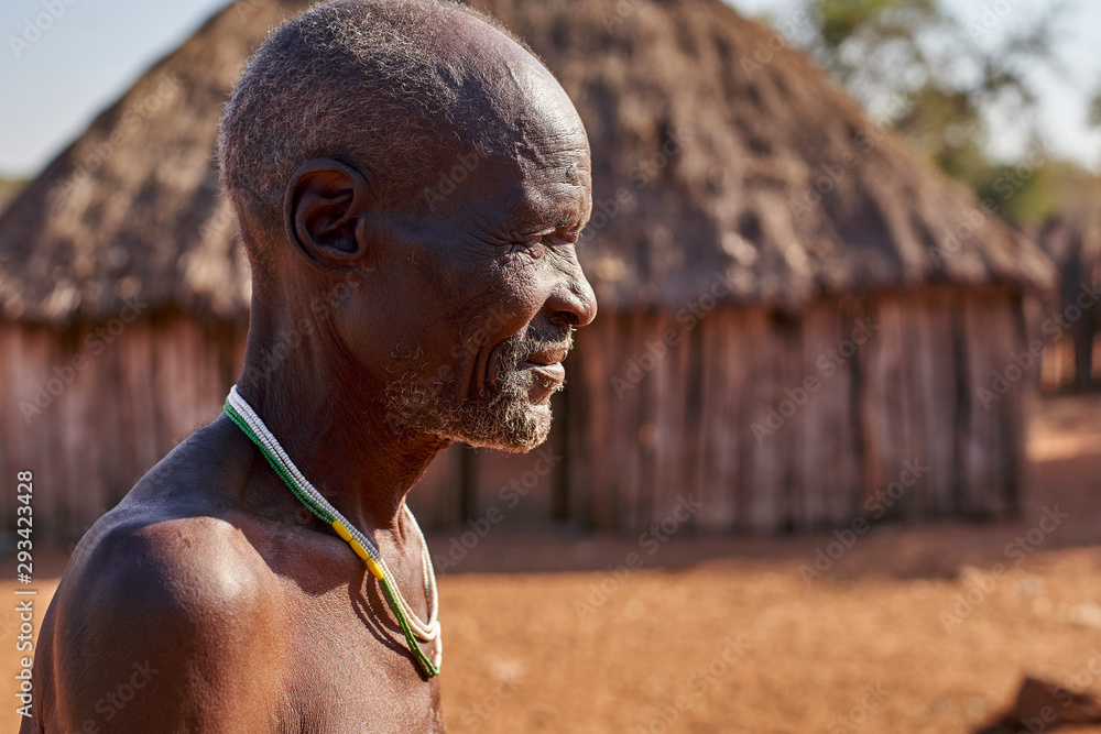 Traditional Mudimba tribe old man. Mudimba tribe, Canhimei, Angola ...