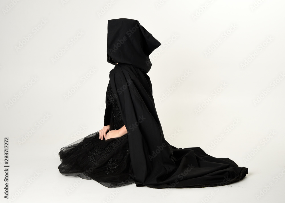 Foto Stock full length portrait of blonde girl wearing long black ...