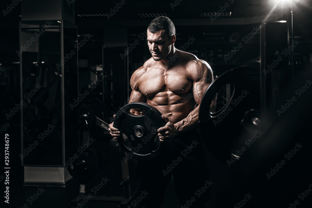 Muscular man bodybuilder training in gym and posing. Fit muscle guy ...