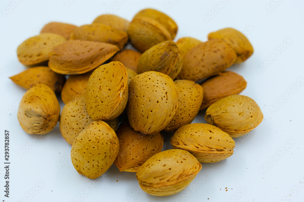 La almendra es un fruto seco muy saludable y rico en vitaminas Stock ...