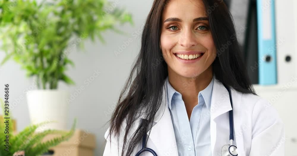 4k video smiling female doctor aganist hospital office background Відео ...