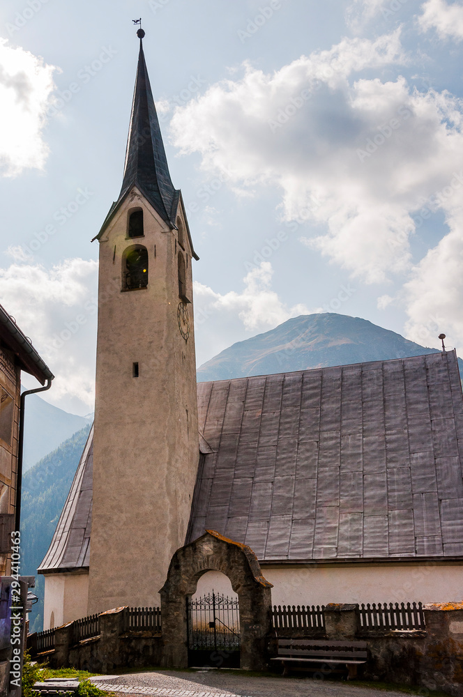 Foto de Guarda, Bergdorf, Engadin, Unterengadin, Dorfkirche, Wanderweg ...
