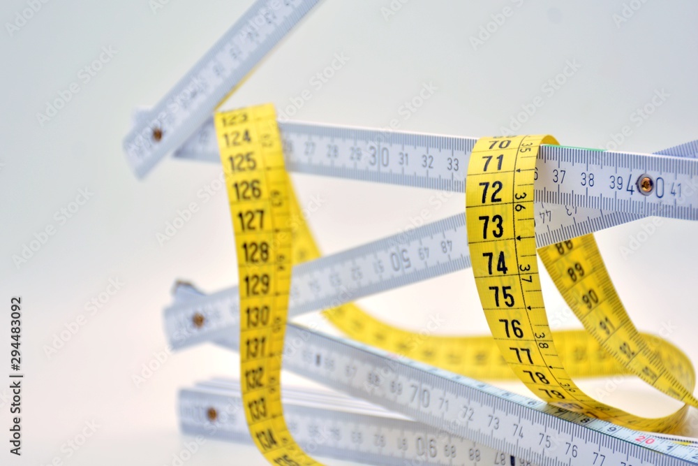 Diferentes metros de medir puestos de varias maneras Stock Photo ...